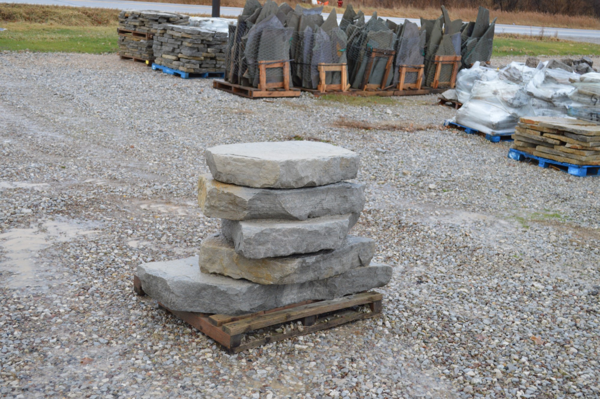 Natural Outcropping Wall - Frank Brother's Landscape Supply Inc.
